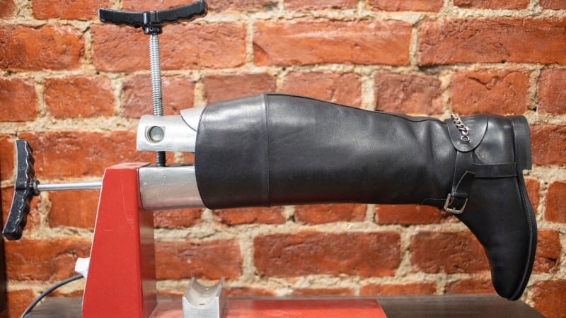 How to Stretch Leather Boots – Top 8 Leather Boot Stretching Hacks ...